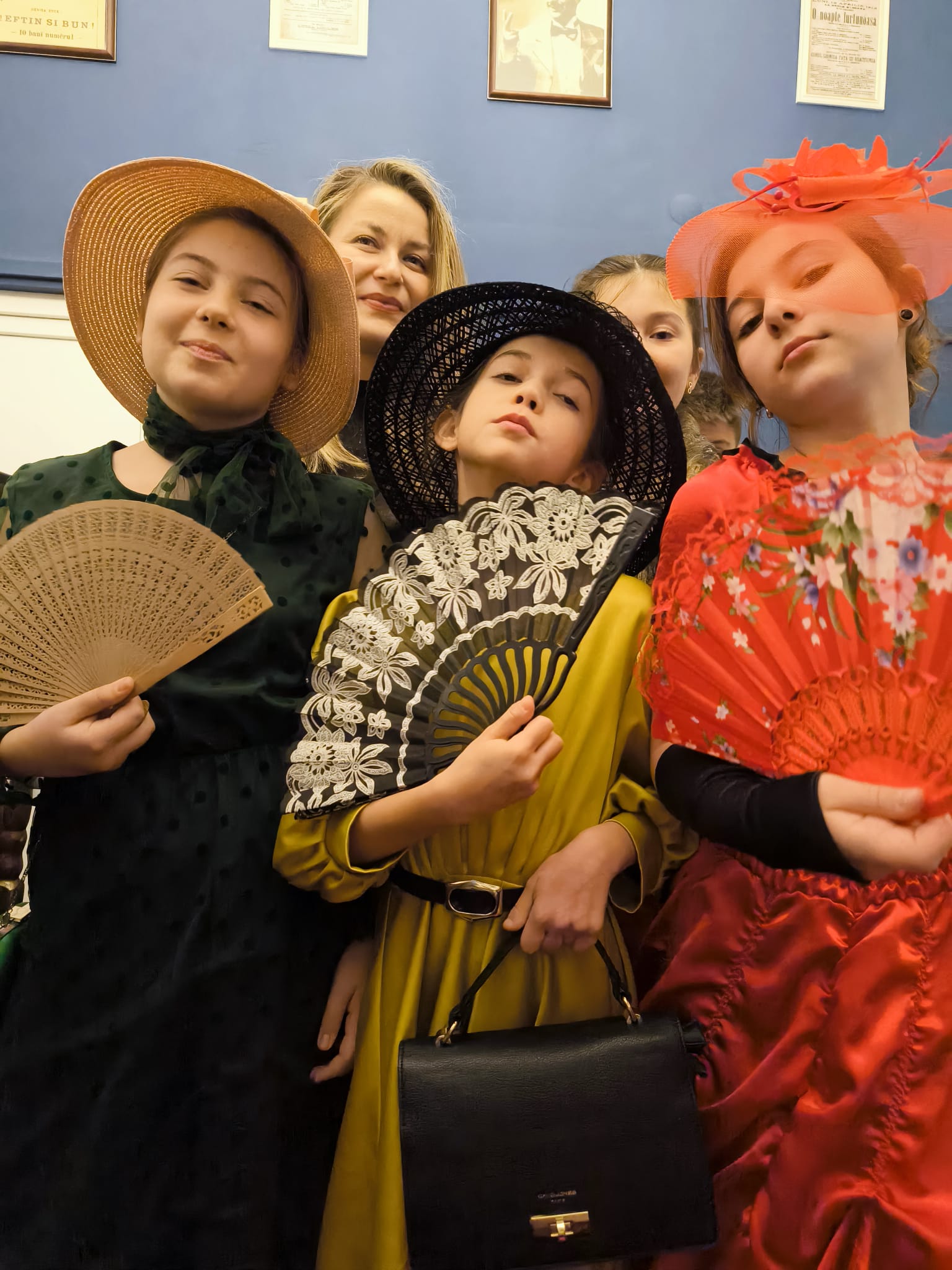 CULTURA LA BREBU - Ziua marelui Caragiale omagiat de elevii brebeni