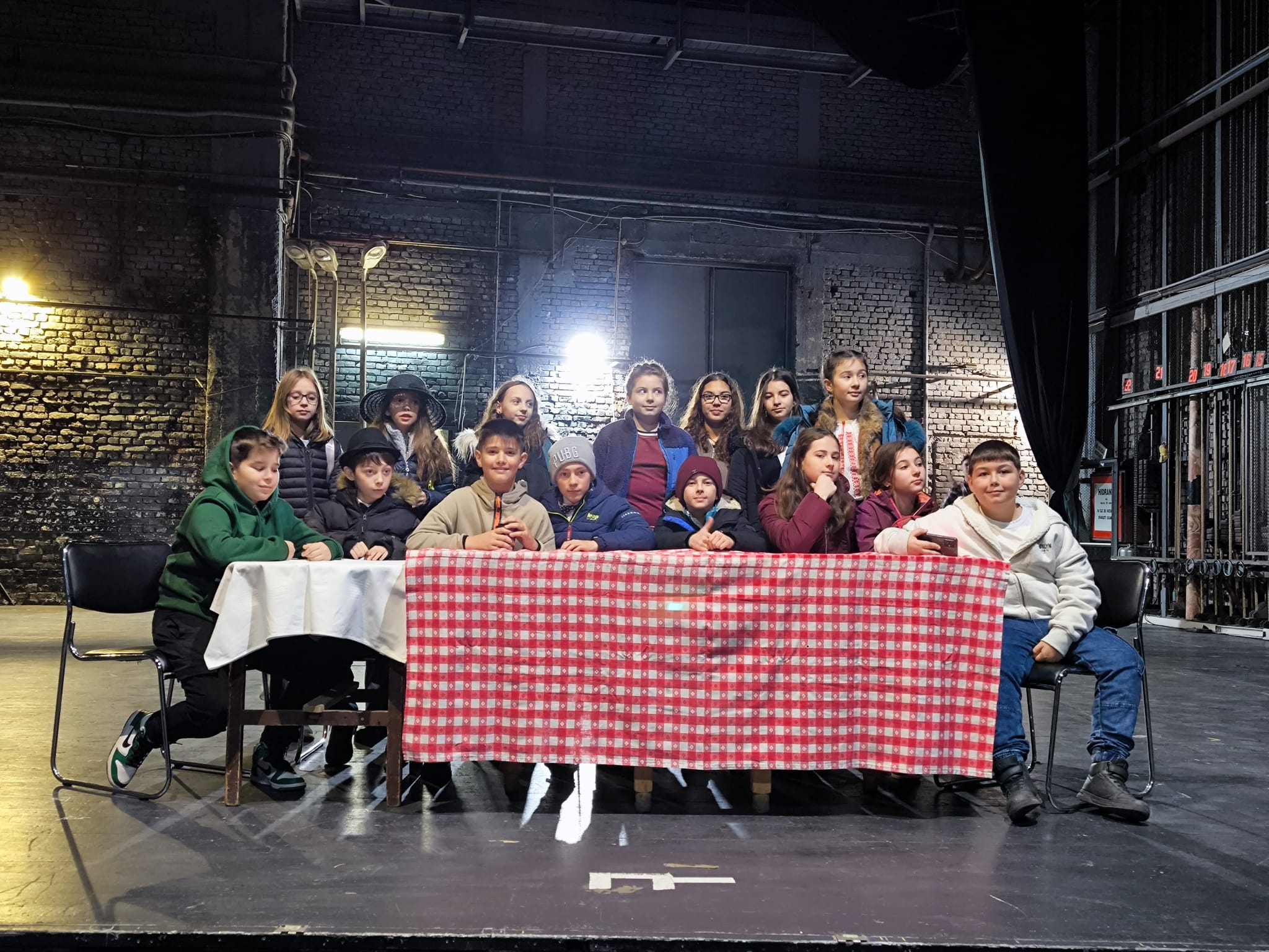 CULTURA LA BREBU - Ziua marelui Caragiale omagiat de elevii brebeni